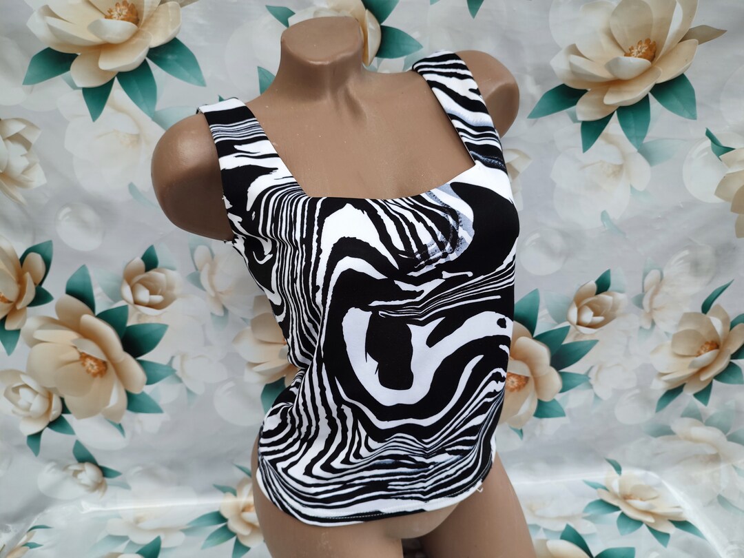 90s Vintage Women's Black and White Tank Top Abstract Print. Size M-L ...