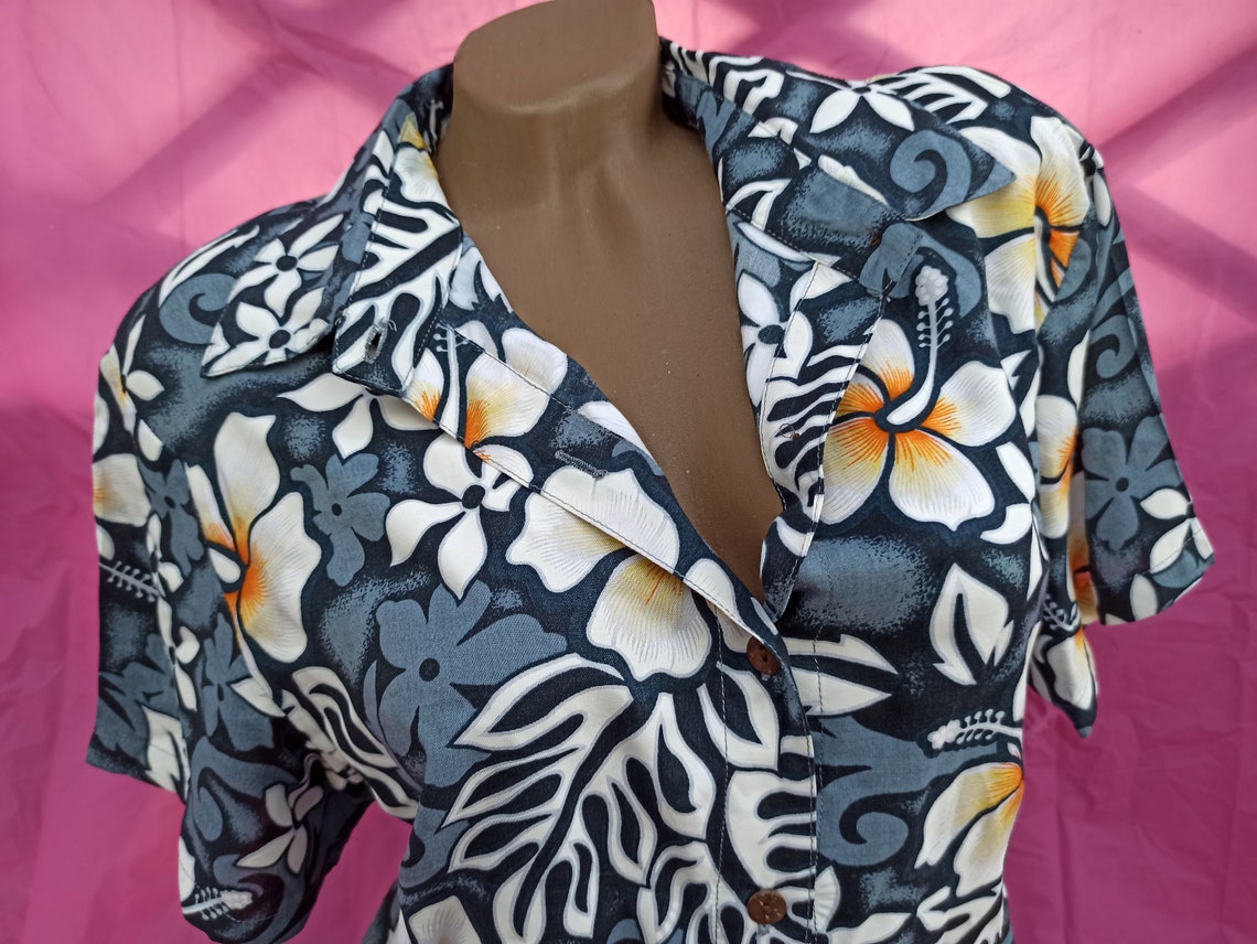 90s Vintage Short Sleeve Hawaiian Blouse for Women. Summer | Etsy