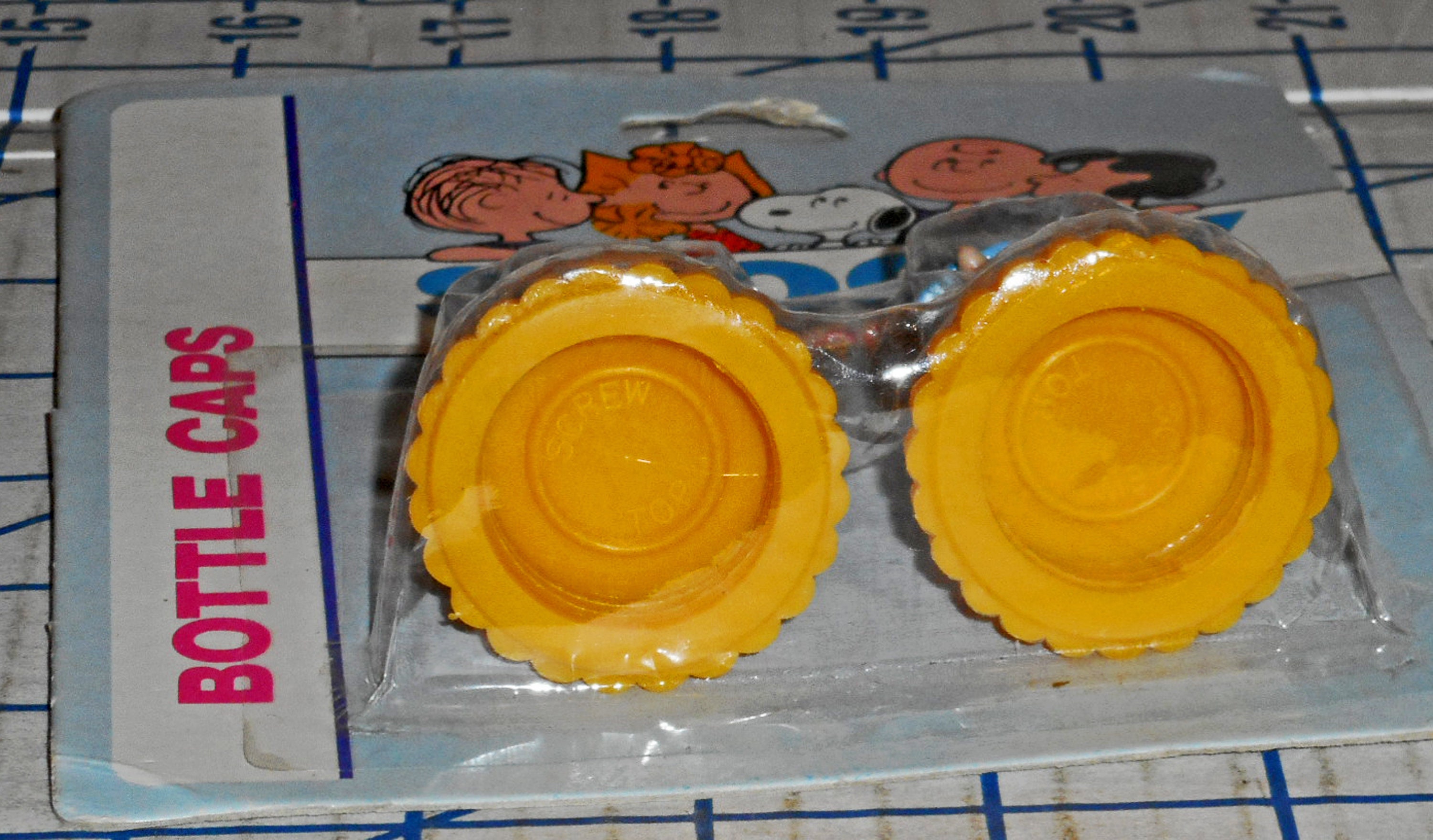 Wecolite Snoopy Peanuts Gang Charlie Brown Yellow Bottle Caps Mint on ...