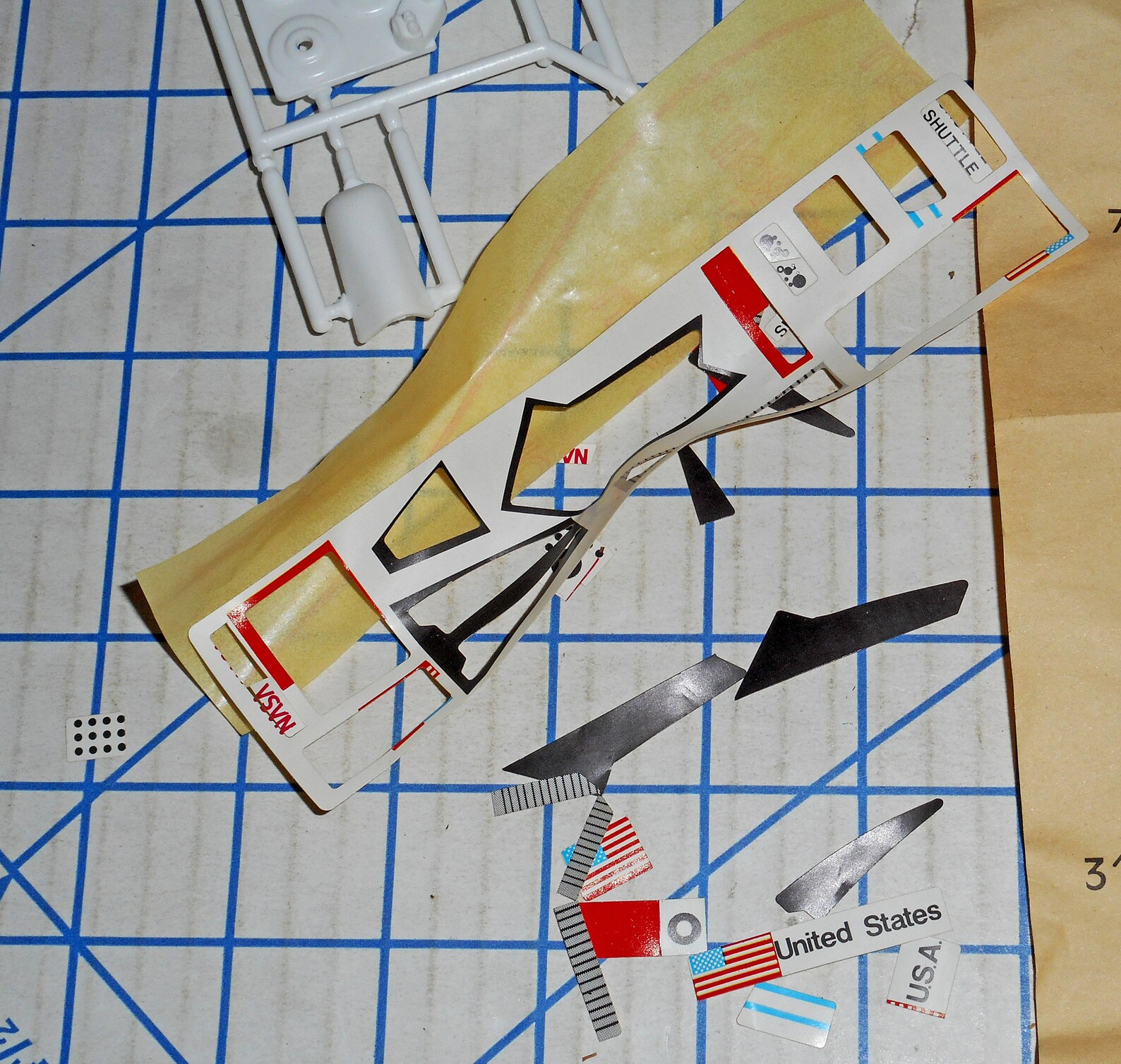 Monogram Space Shuttle 1:200 Scale Model Kit Young Astronauts Series ...