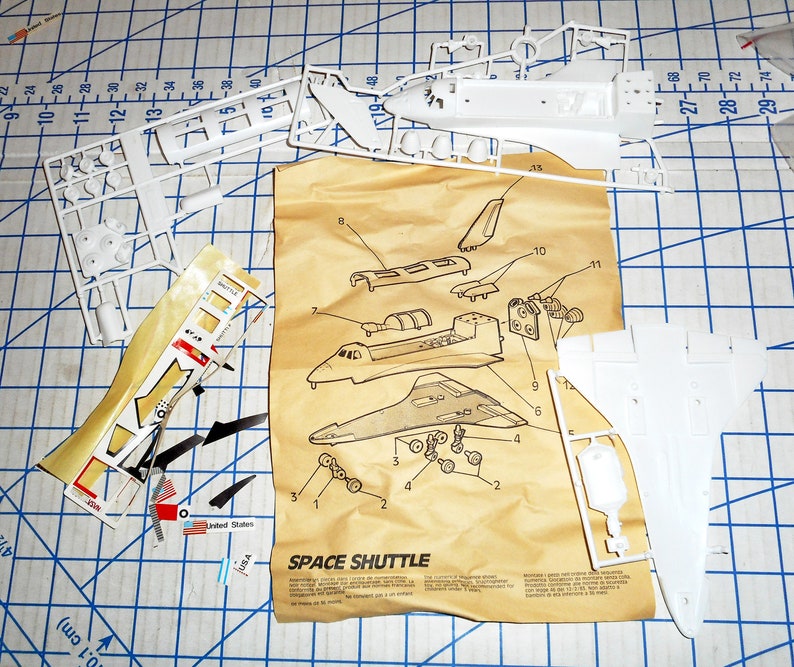 Monogram Space Shuttle 1:200 Scale Model Kit Young Astronauts Series ...