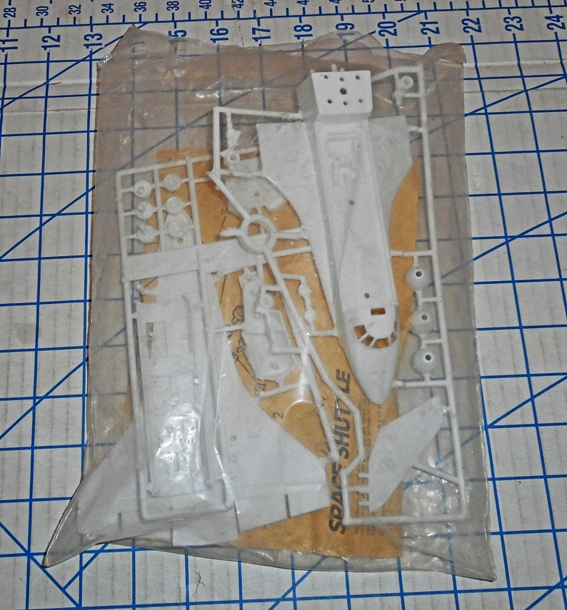 Monogram Space Shuttle 1:200 Scale Model Kit Young Astronauts Series ...