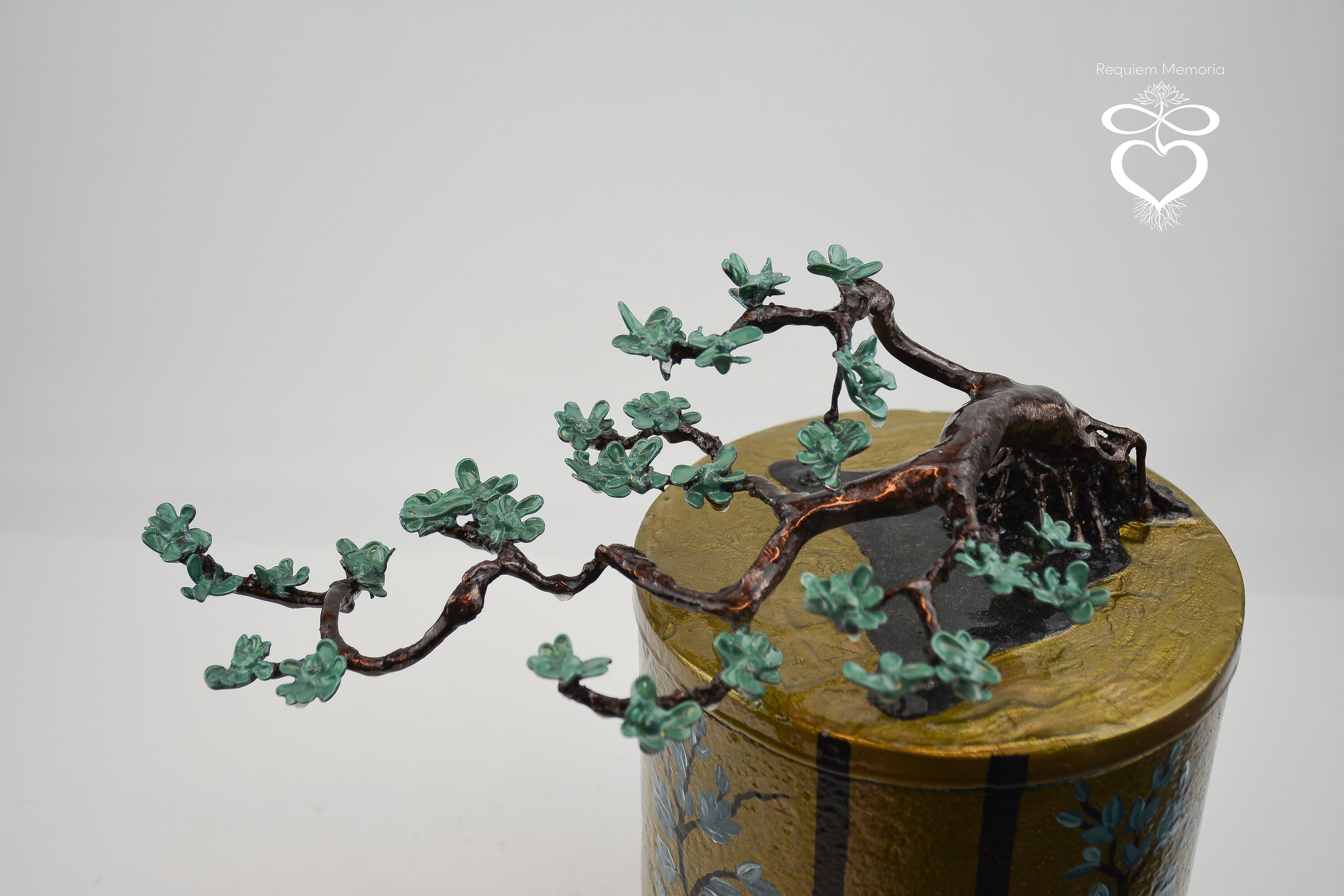 Unique and artistic cylindrical urn gold and black in color - Etsy.de