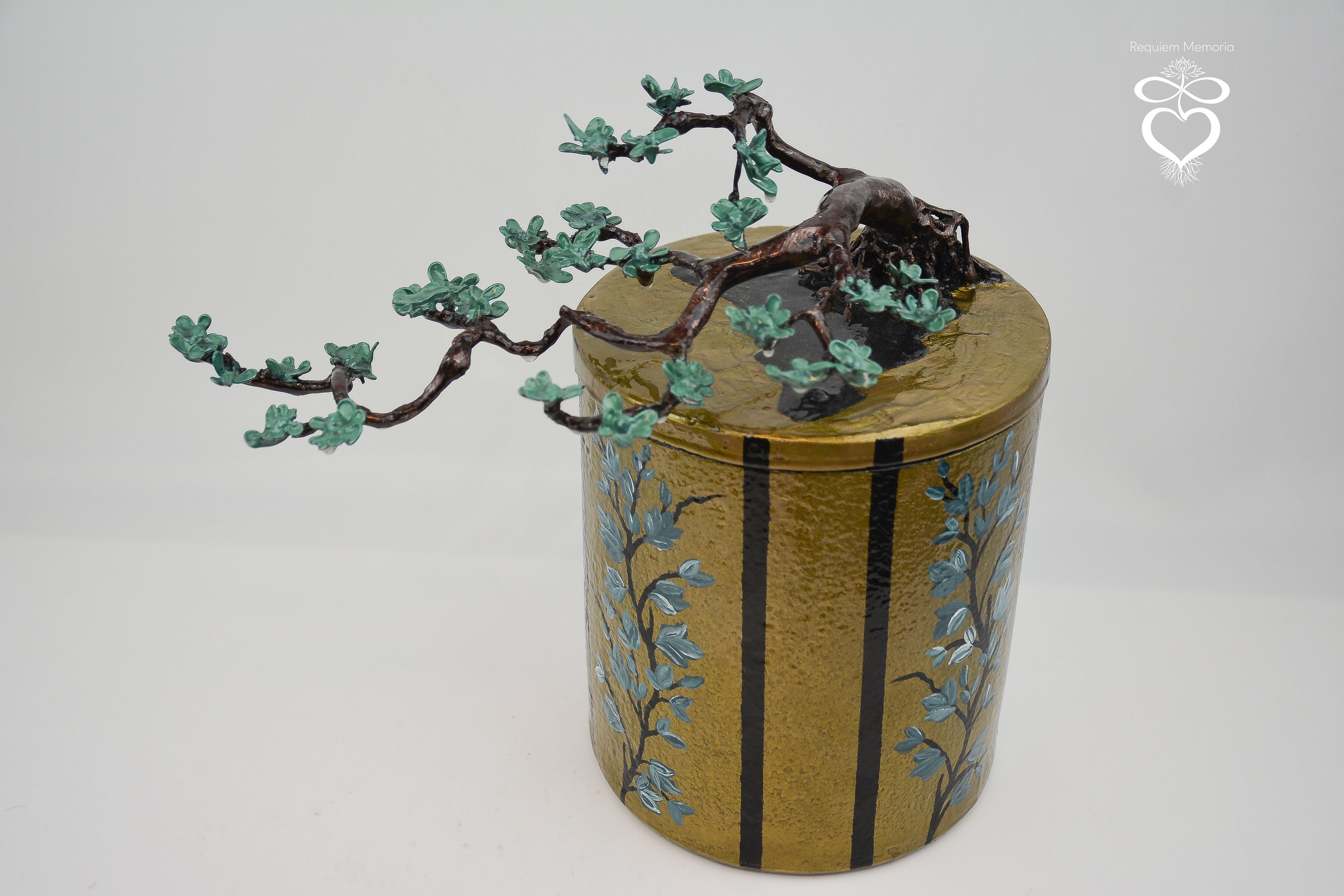 Unique and artistic cylindrical urn gold and black in color - Etsy.de