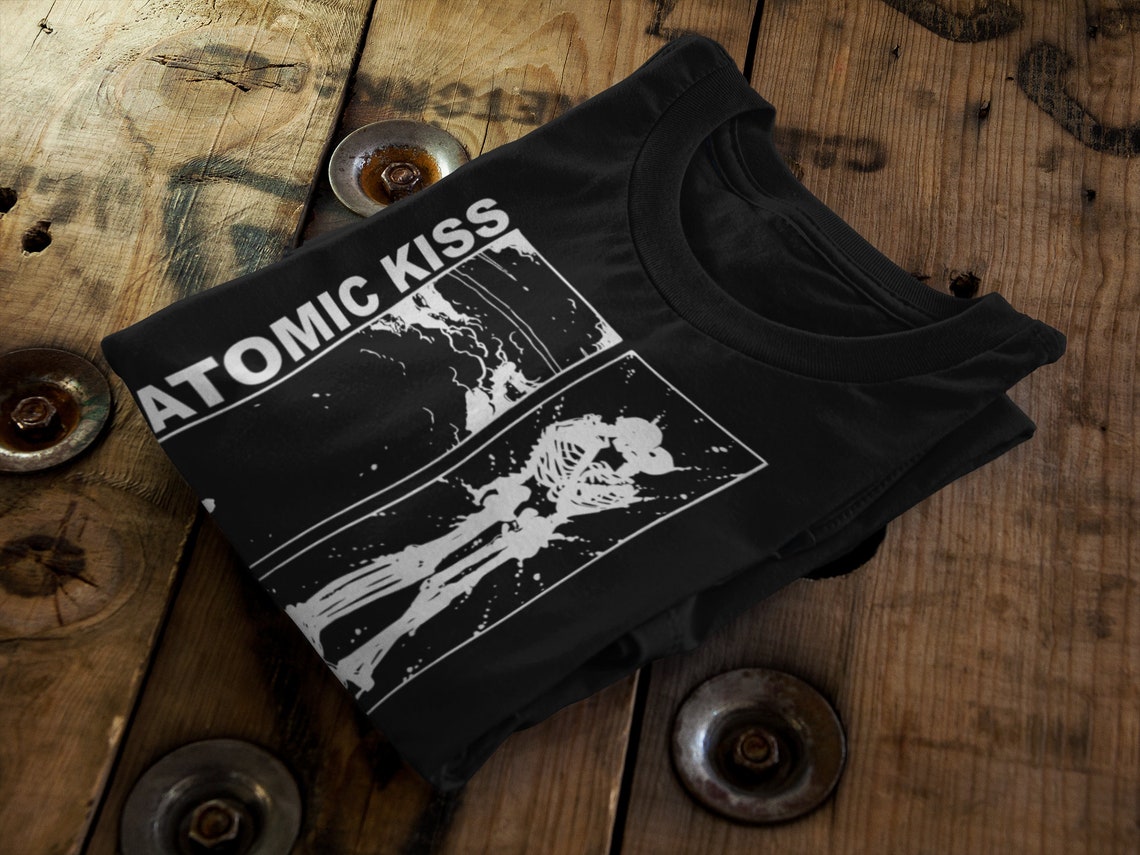 Atomic Kiss Inspired by the Watchmen T-shirt - Etsy