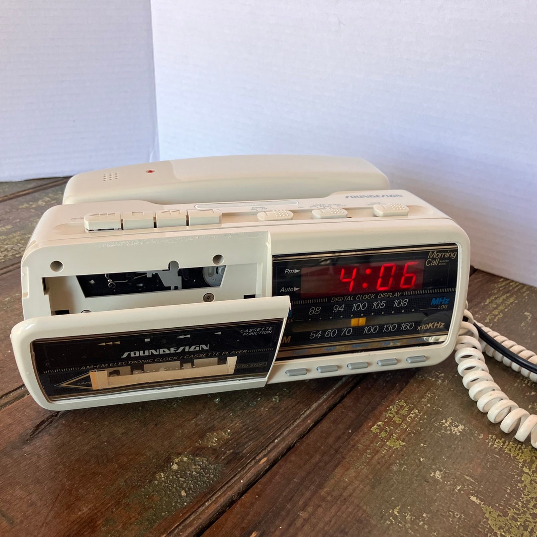 Soundesign Digital Alarm CLOCK With Am/fm Radio, Tape Player and Phone ...