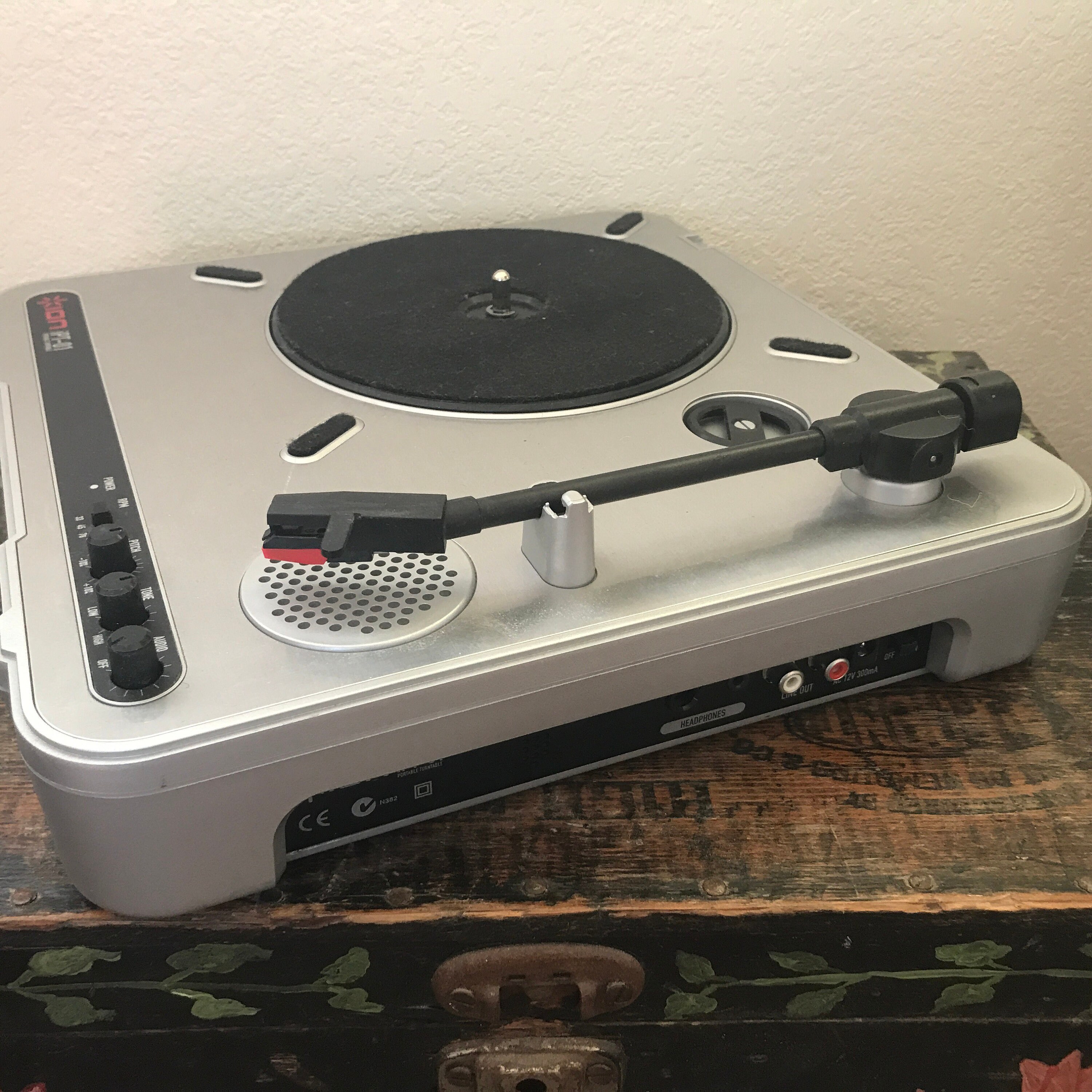 ION IPT-01 Portable Turntable With Built in Speakers and Amp - Etsy