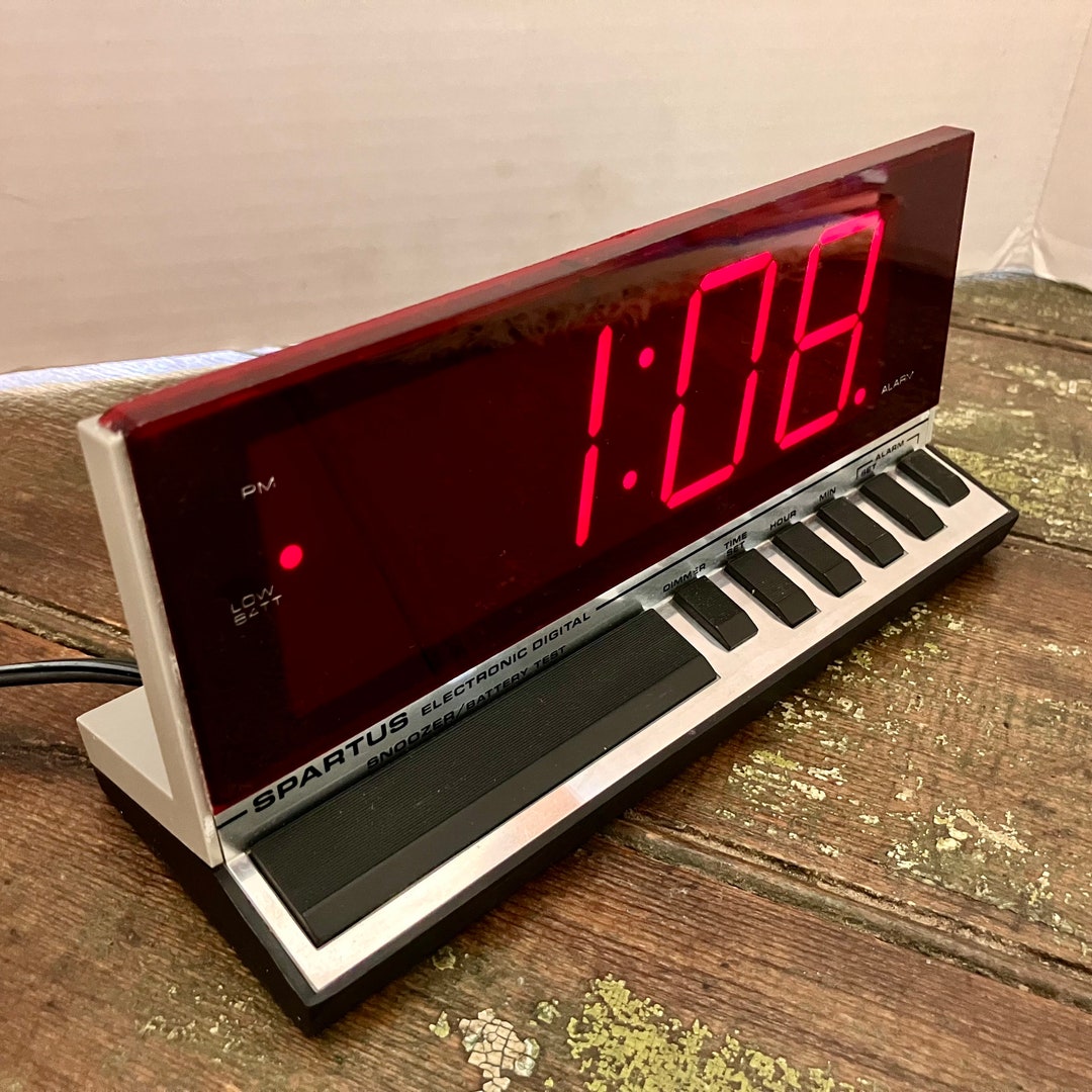 Spartus Digital Alarm Clock Easy Set With Oversized Red Digits HIGH ...