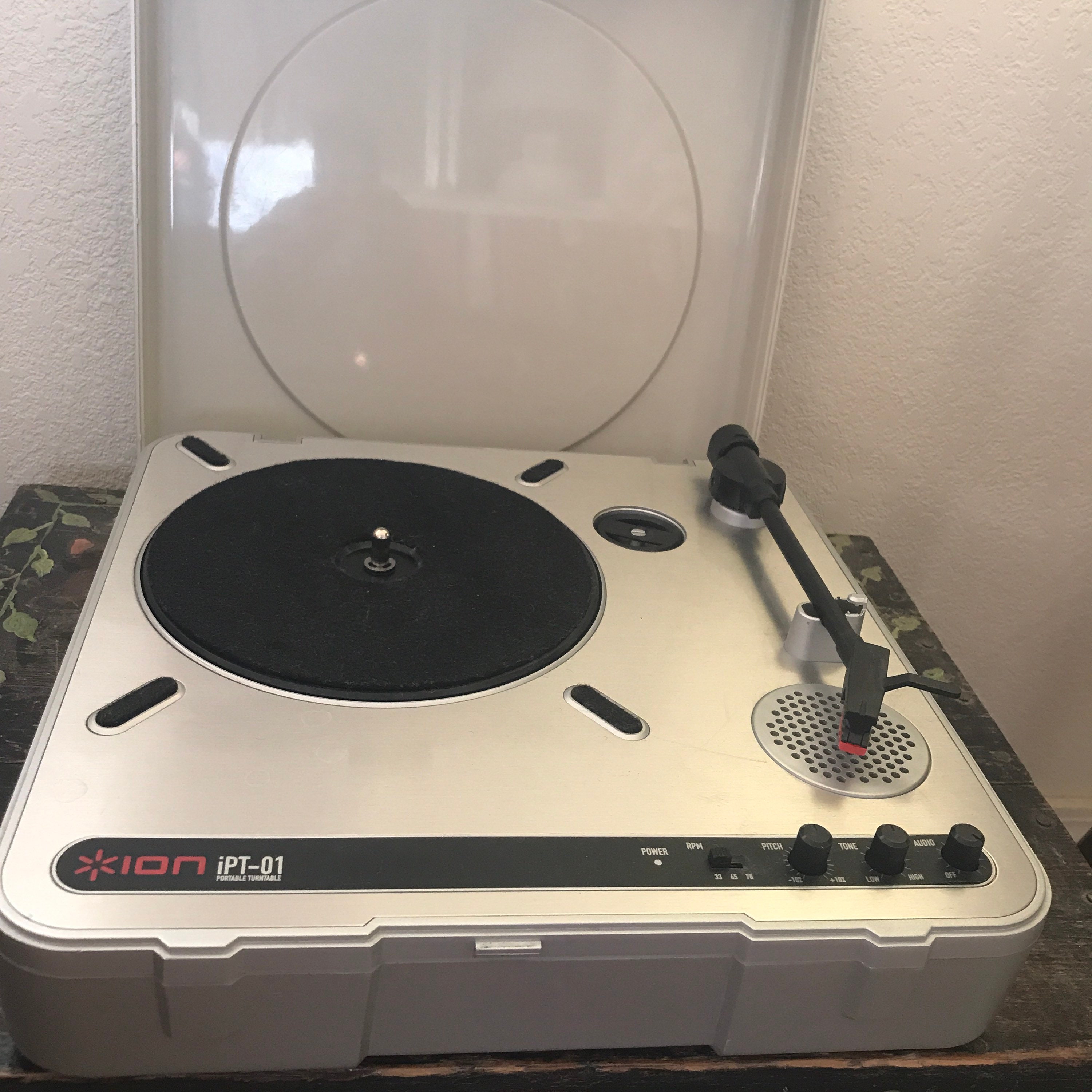 ION IPT-01 Portable Turntable With Built in Speakers and Amp - Etsy