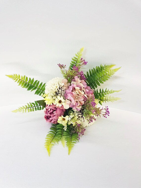 Glocke eine schöne Hand gebunden Bouquet von Seidenblumen | Etsy