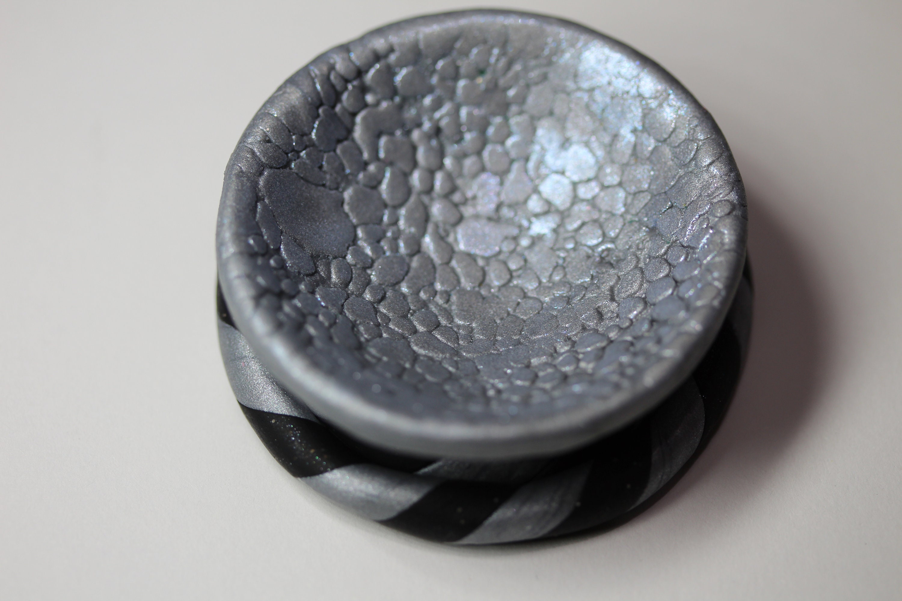 Thumbtack DRAGON EGG FREE Egg Stand Fuchsia Pink Fizz - Etsy