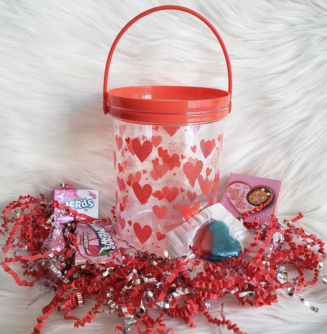 Personalized Valentine's Bucket Plastic Treat Bucket for Kids Valentine ...