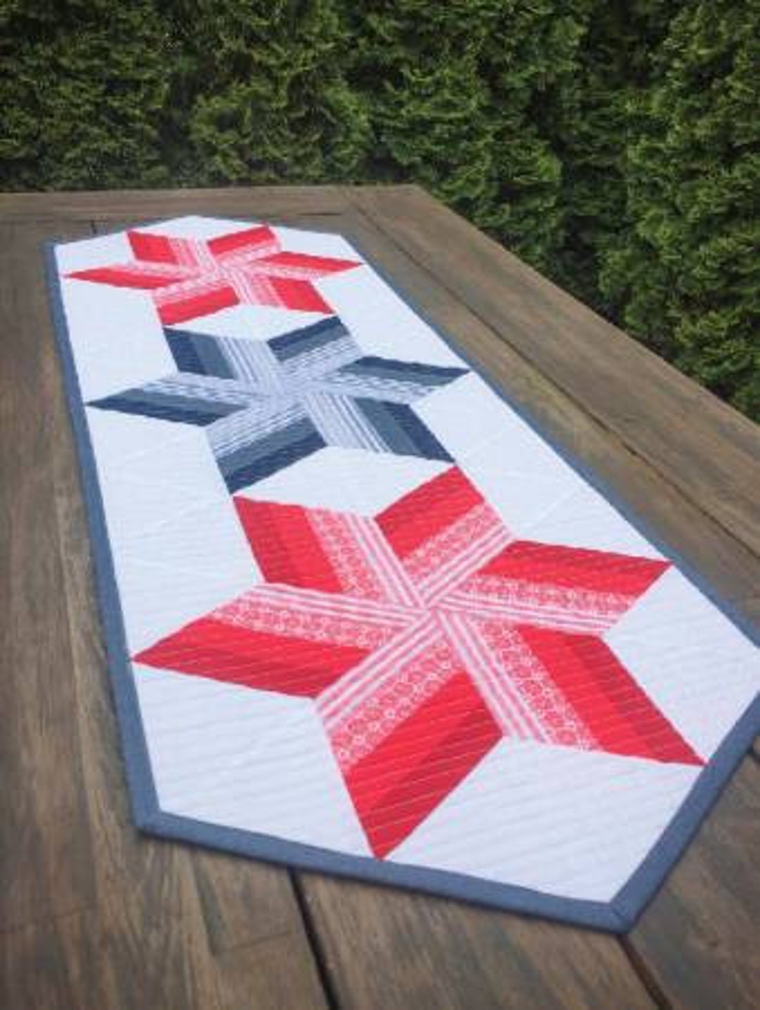 Cut Loose- Twirl-n-spin Table Runner - Etsy