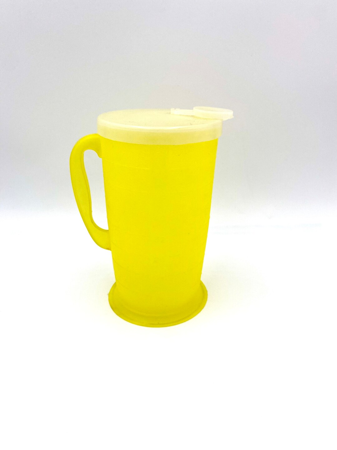 Vintage Pitcher 2 Quart Plastic Yellow Kool Aid Pitcher. - Etsy