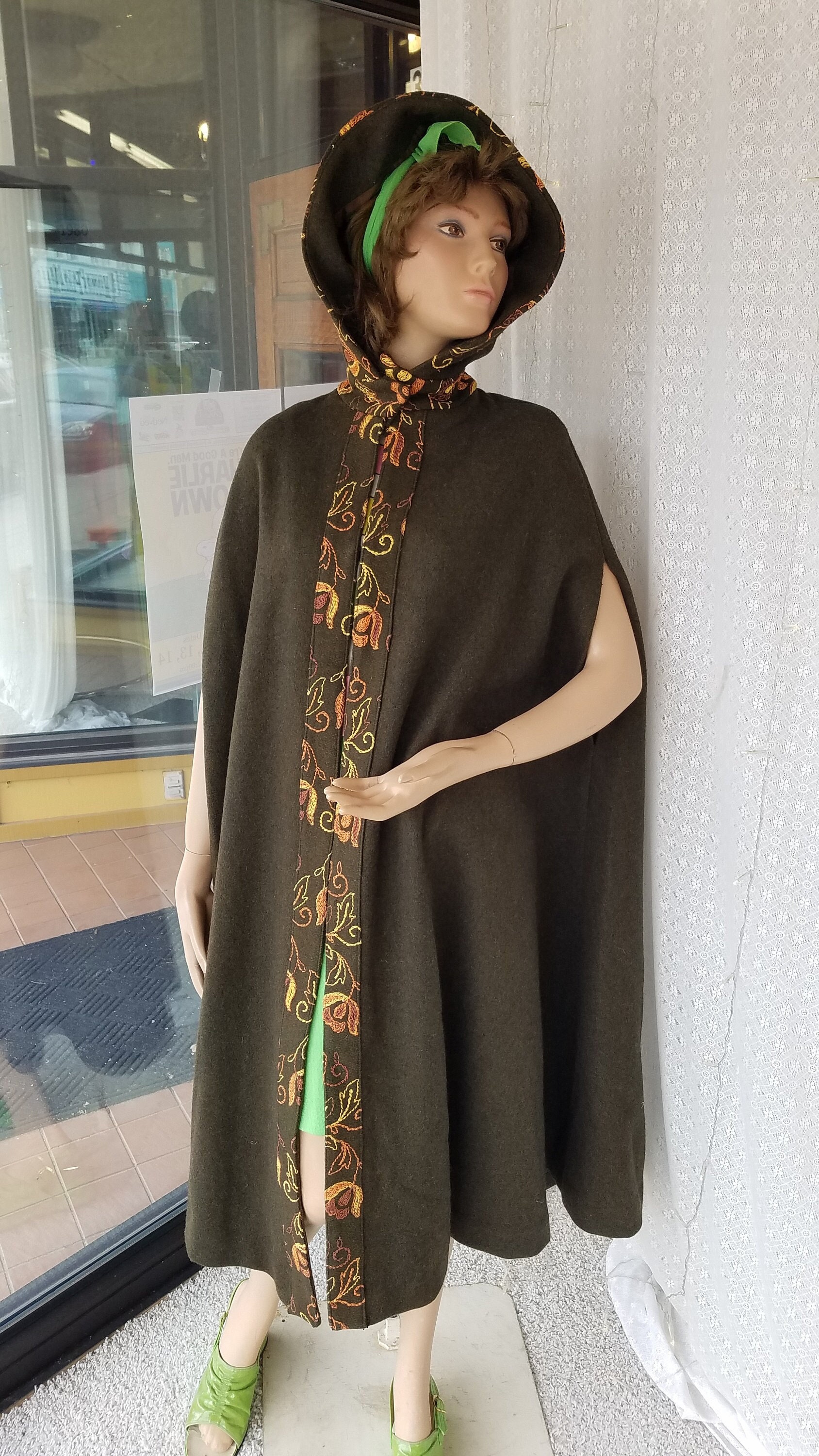 MINT Glamorous Vintage 1960's Queen of the Capes Country Place Designer ...