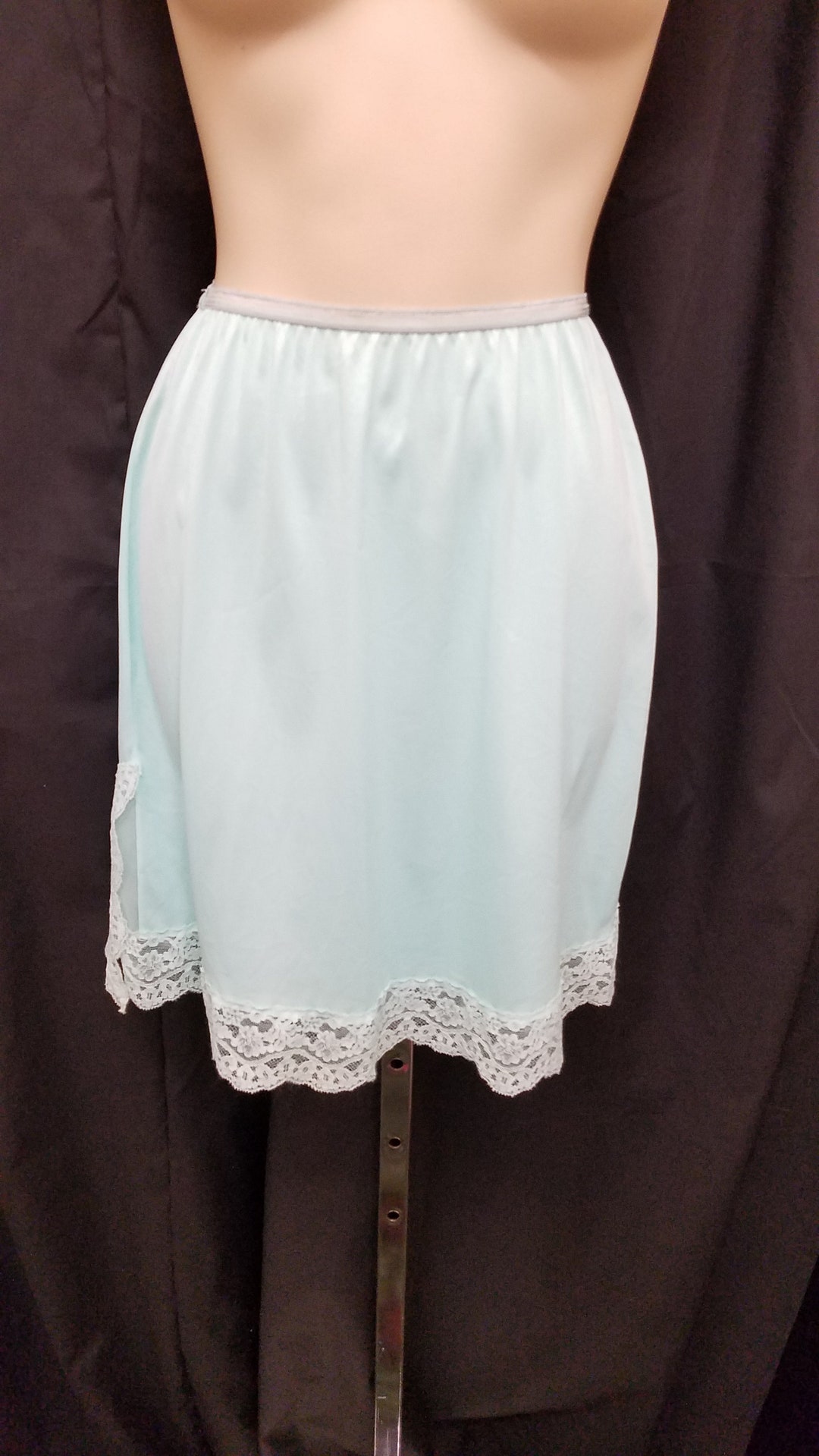 Vintage 1970s Vassarette Munsingwear Light Blue Nylon Lace Half Slip Skirt Lingerie Underslip