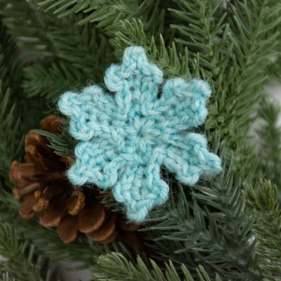 Handmade Snowflake Magnet, Crochet Magnets, Mini Christmas Decor, Aqua ...