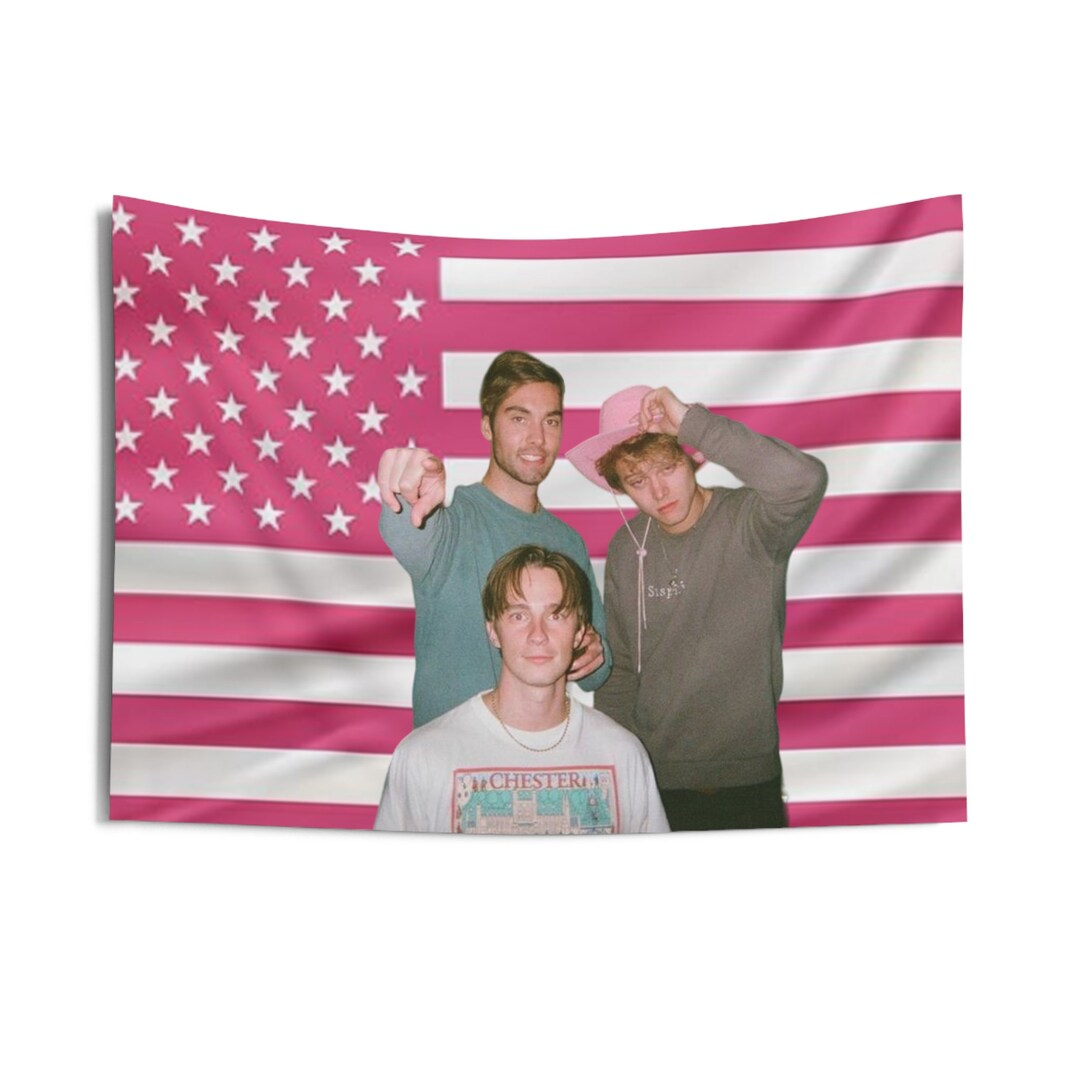 Austin North, Rudy Pankow, Drew Starkey, Topper, JJ, drapeau des Outer ...