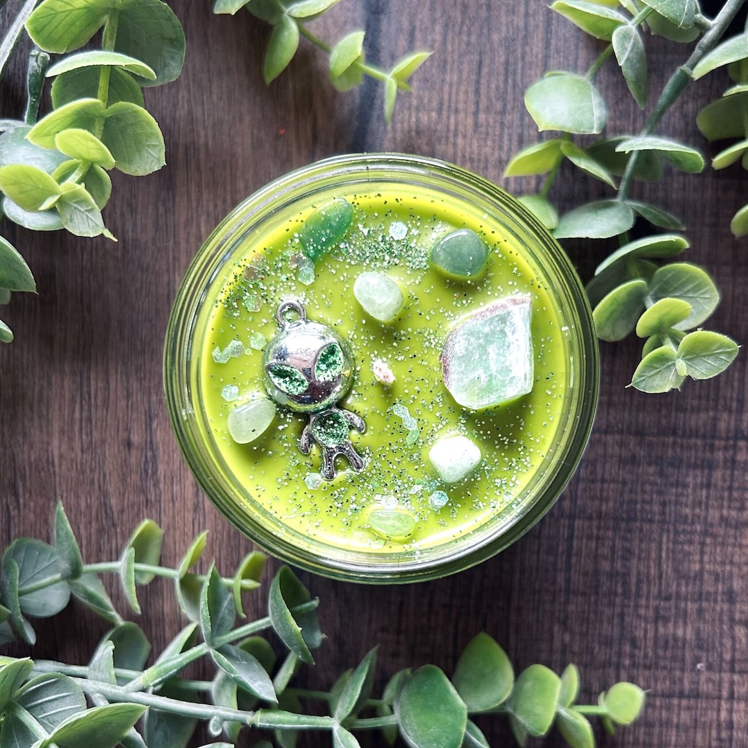 Alien Abduction Candle - UFO Candle - Alien Gifts - Trippy Alien Candle ...