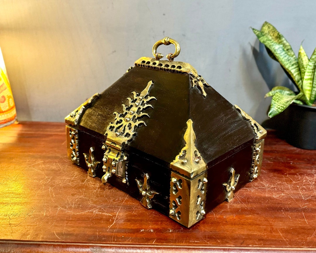 Wood & Brass Kerala Jewelry Box, Nettoor Amadapetti, Indian Home Decor ...