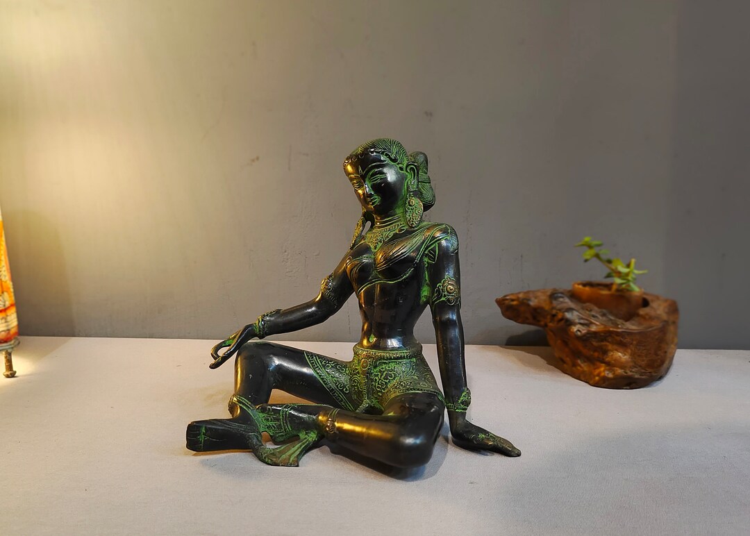 Exquisite Indian Brass Lady Statue Seated Pose. Brass Lady Statue With ...