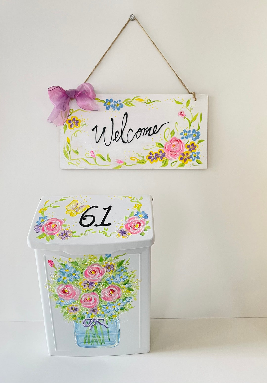 Hand Painted Mail Box and Wreath Sign - Etsy