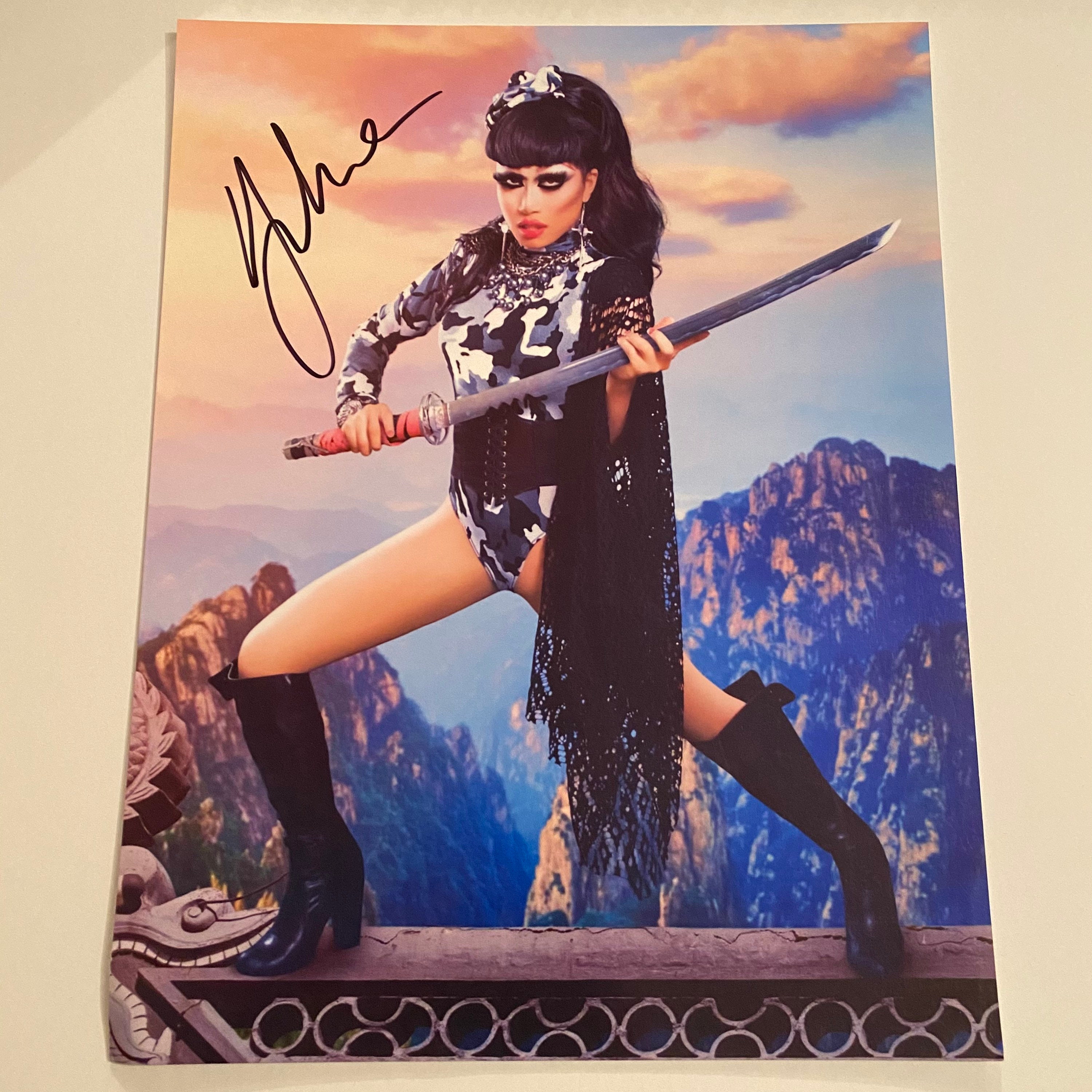 Collectibles Memorabilia YUHAH HAMASAKI Signed Autograph 8.5x11 Photo ...