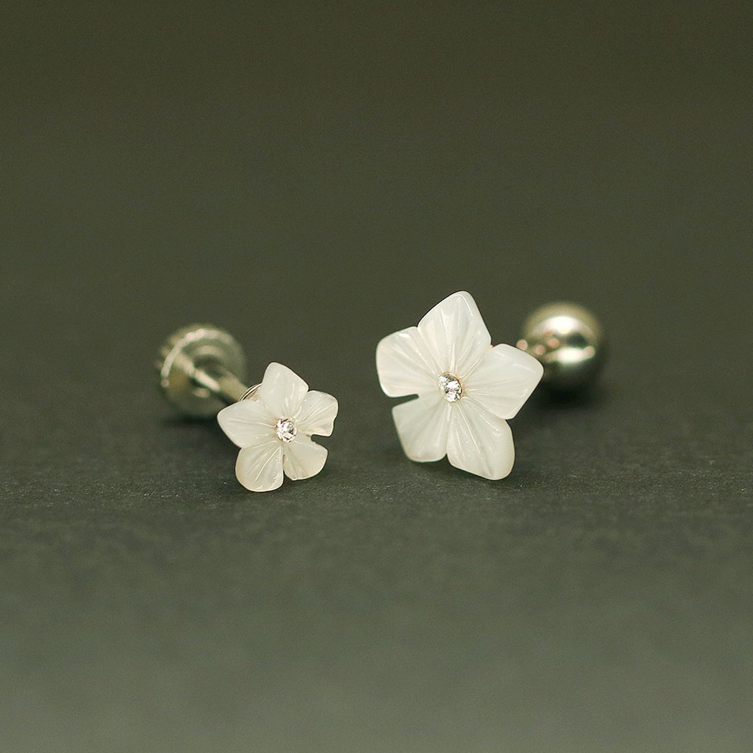 White Lily Flower Stud Earring Cartilage Helix Inner Conch Sung Tragus ...