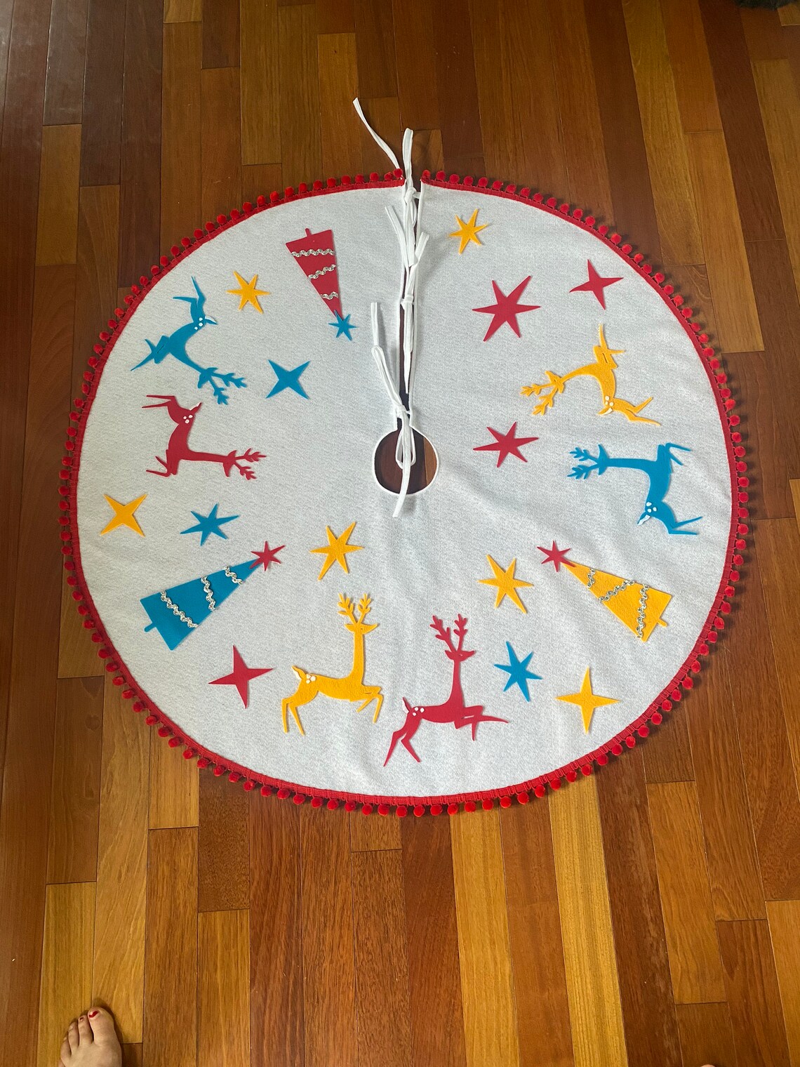 1950s Reindeer felt tree skirt | Etsy