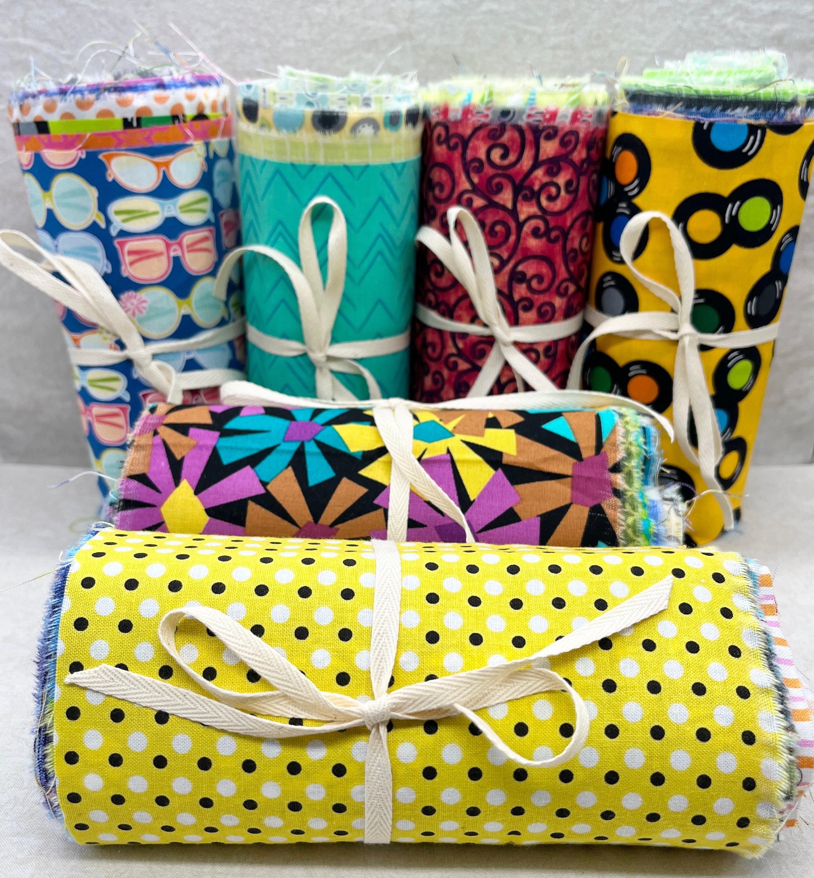 Fun Fabric Scrap Bundles, 20 Piece Set, 100% Quilters Cottons, Variety ...