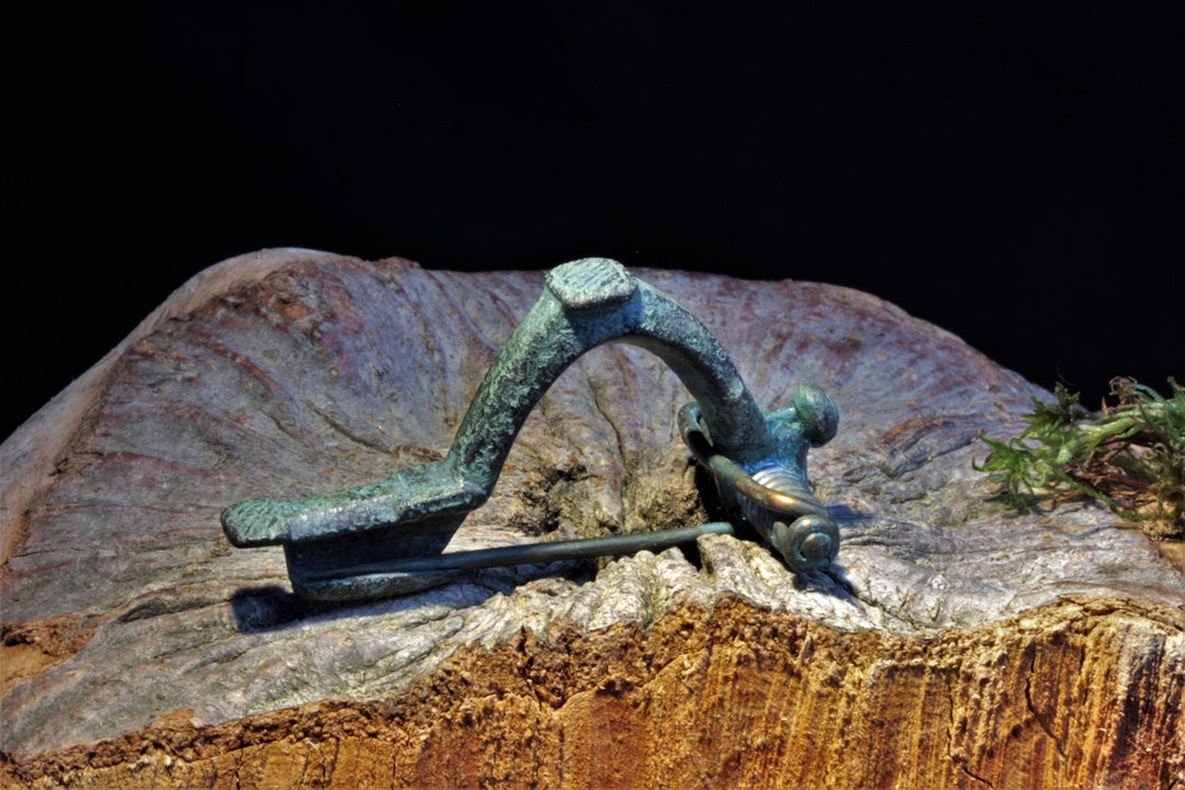 Roman Crossbow Legionnaire Fibula brooch Crossbow-type. 2nd 3rd ...