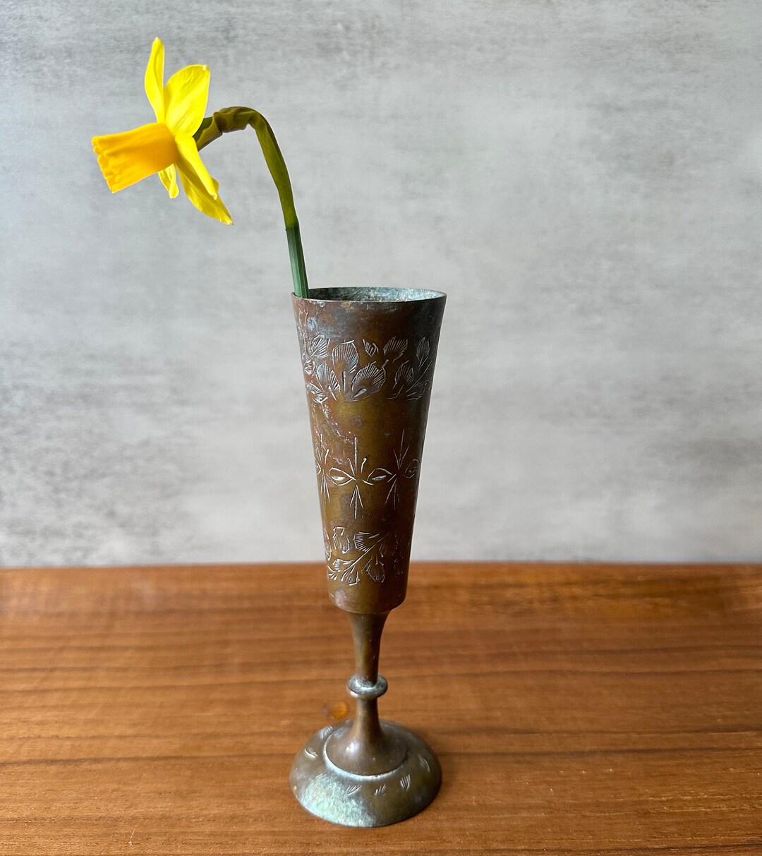 Vintage Brass Flower Vase / Etched Brass Tabel Top Decoration / Brass ...