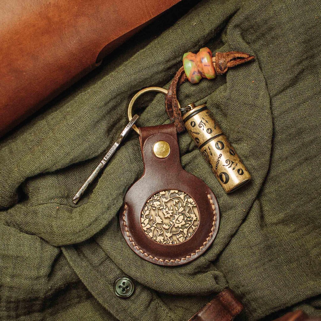 Challenge Coin Leather Keychain - Peso Pocket V5 Leather Coin Case ...