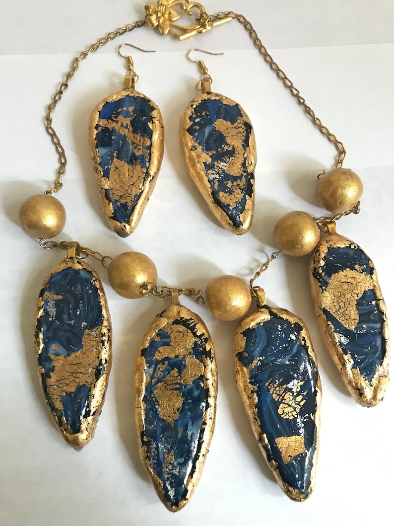 Elegant & Stylish Blue and Gold Oval Shape Pendant Necklace and Earring ...