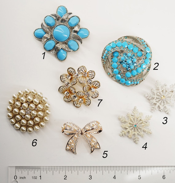 Collection of Vintage Brooches and Pins Fast shipping from USA A2