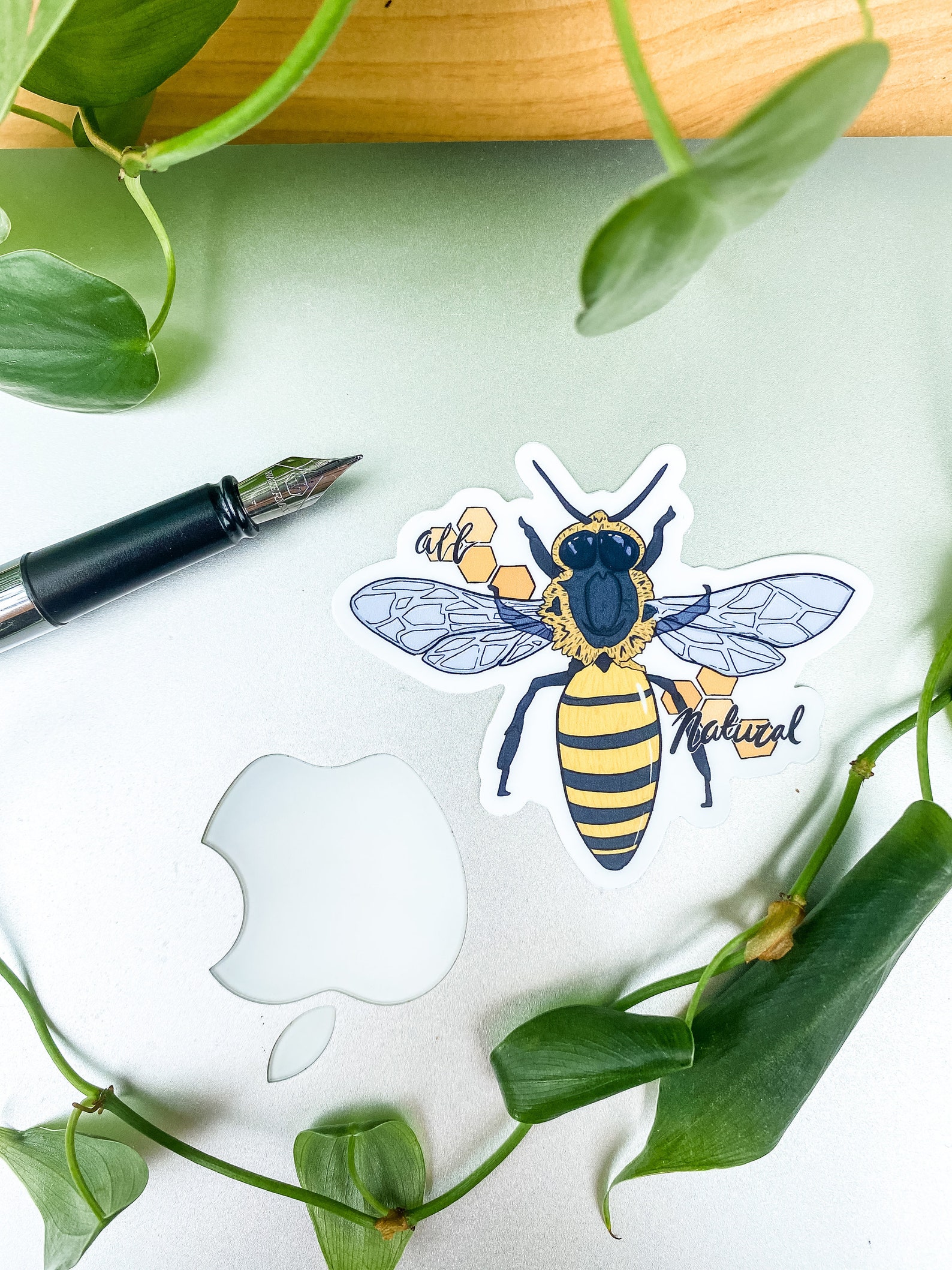 Pegatina de abeja natural calcomanía de vinilo impermeable | Etsy España
