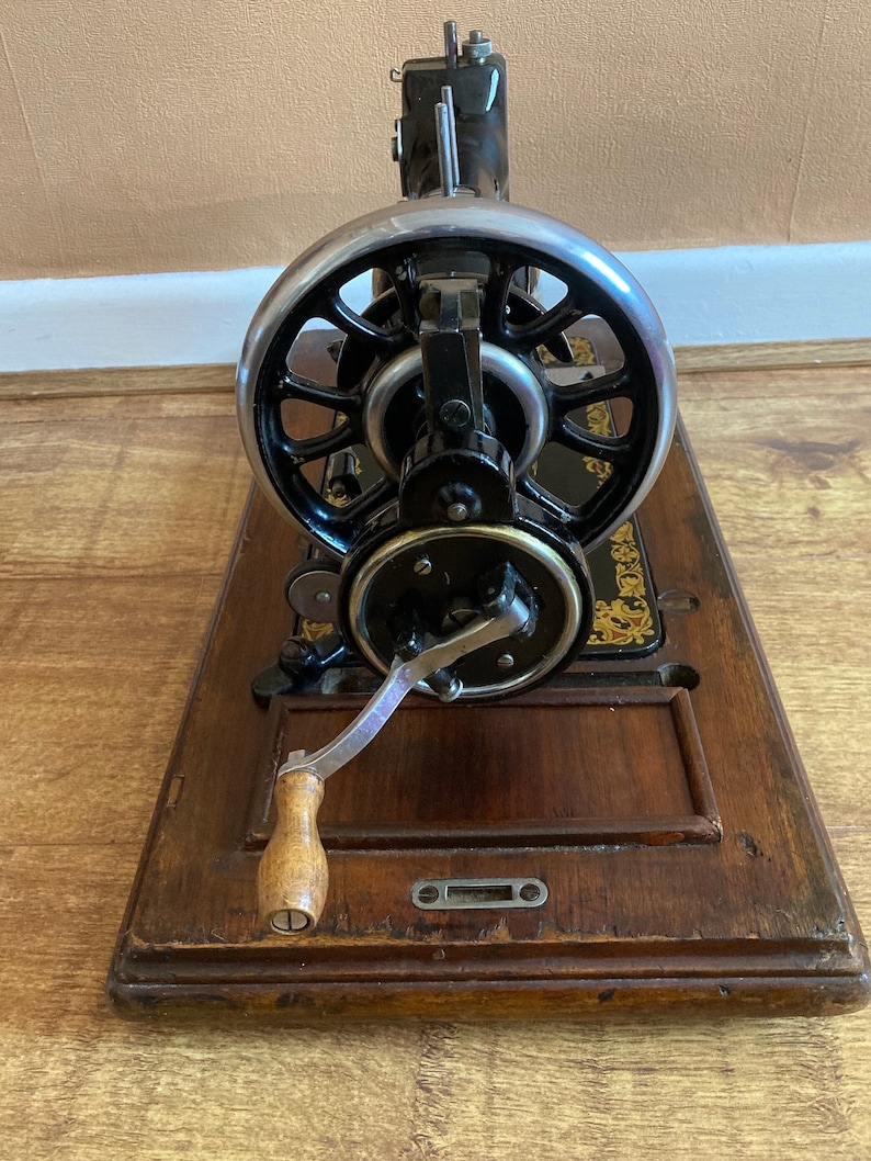 Jones Family CS Type 10 Handcrank Sewing Machine With Case and Key C ...