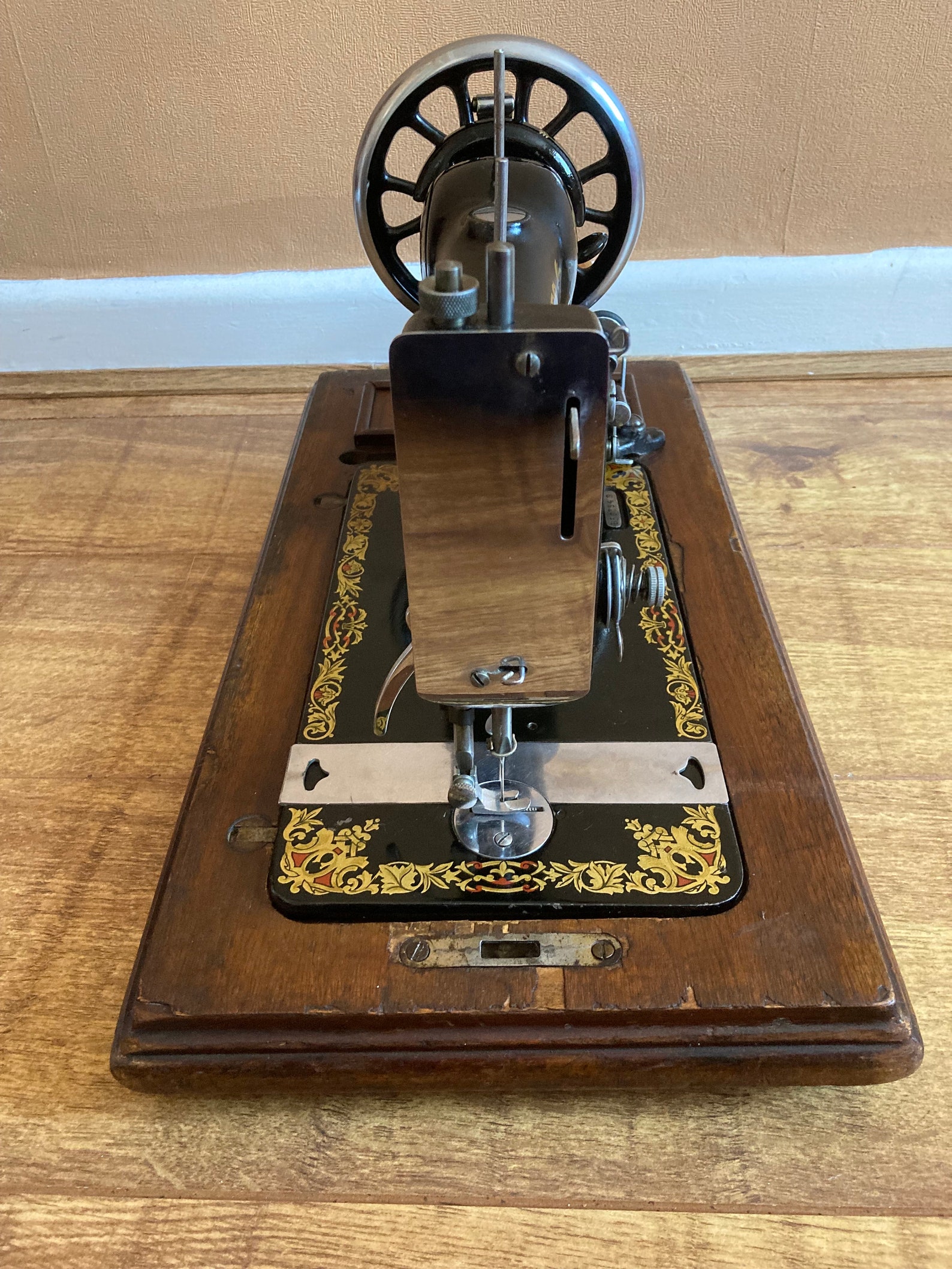 Jones Family CS Type 10 Handcrank Sewing Machine With Case and Key C ...