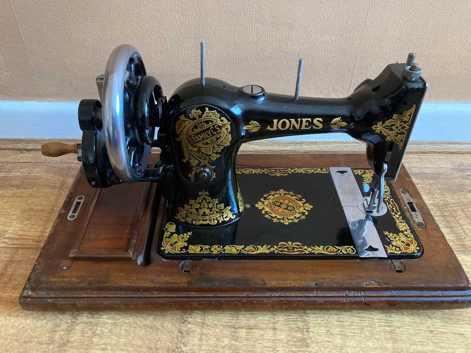 Jones Family CS Type 10 Handcrank Sewing Machine With Case and Key C ...