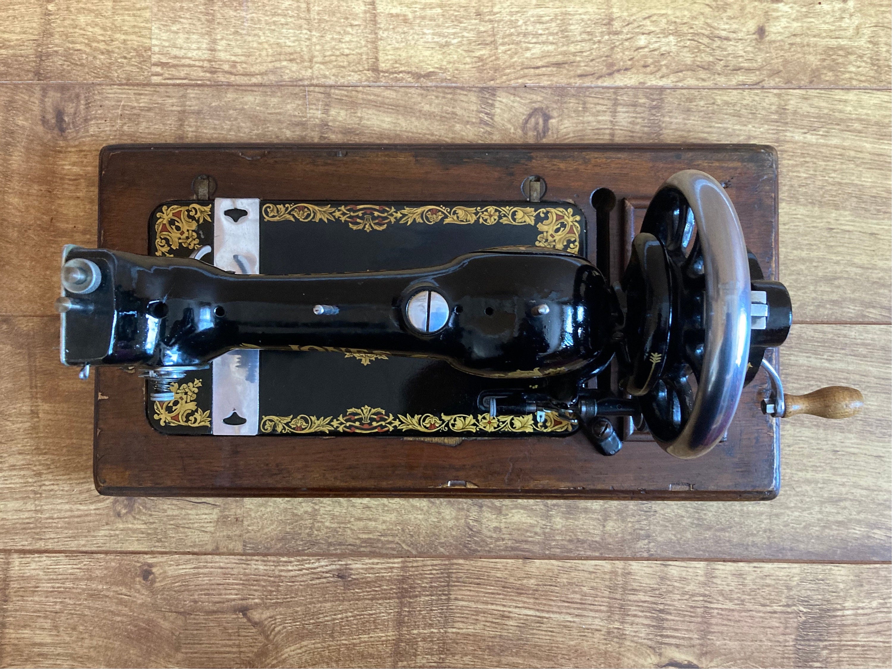 Jones Family CS Type 10 Handcrank Sewing Machine With Case and Key C ...