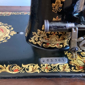 Antique Jones Family CS ‘queen Alexandra’ Hand Cranked Sewing Machine ...