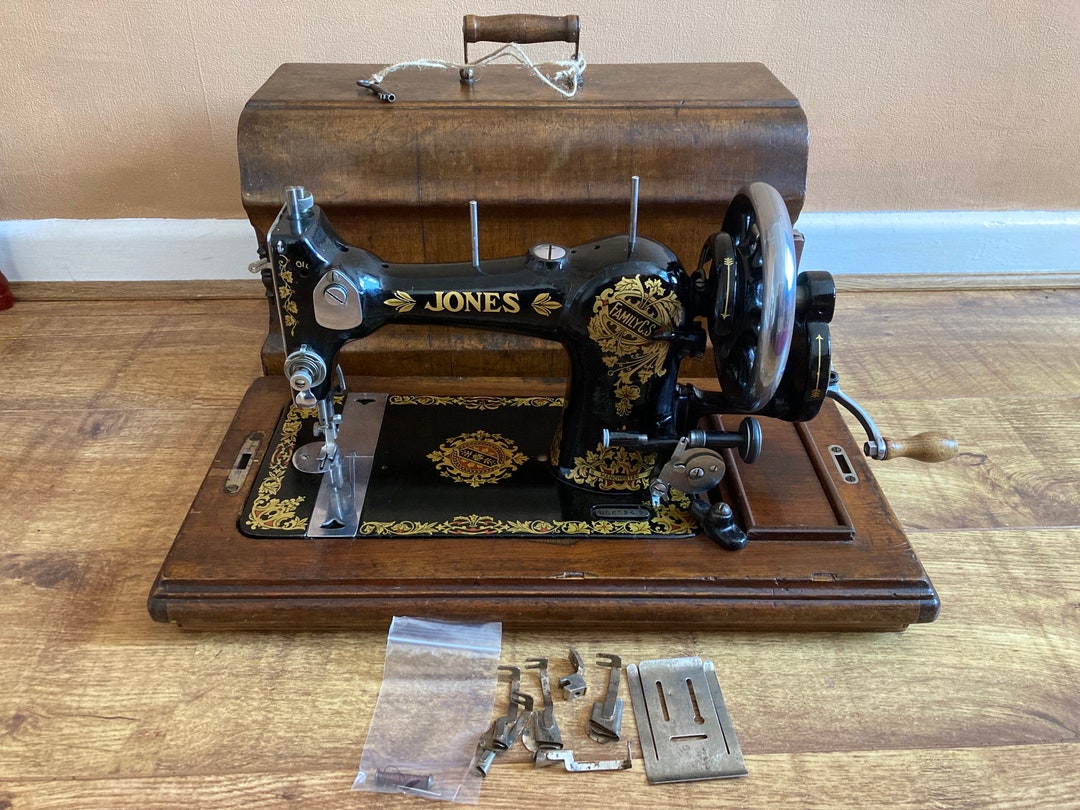 Jones Family CS Type 10 Handcrank Sewing Machine With Case and Key C ...