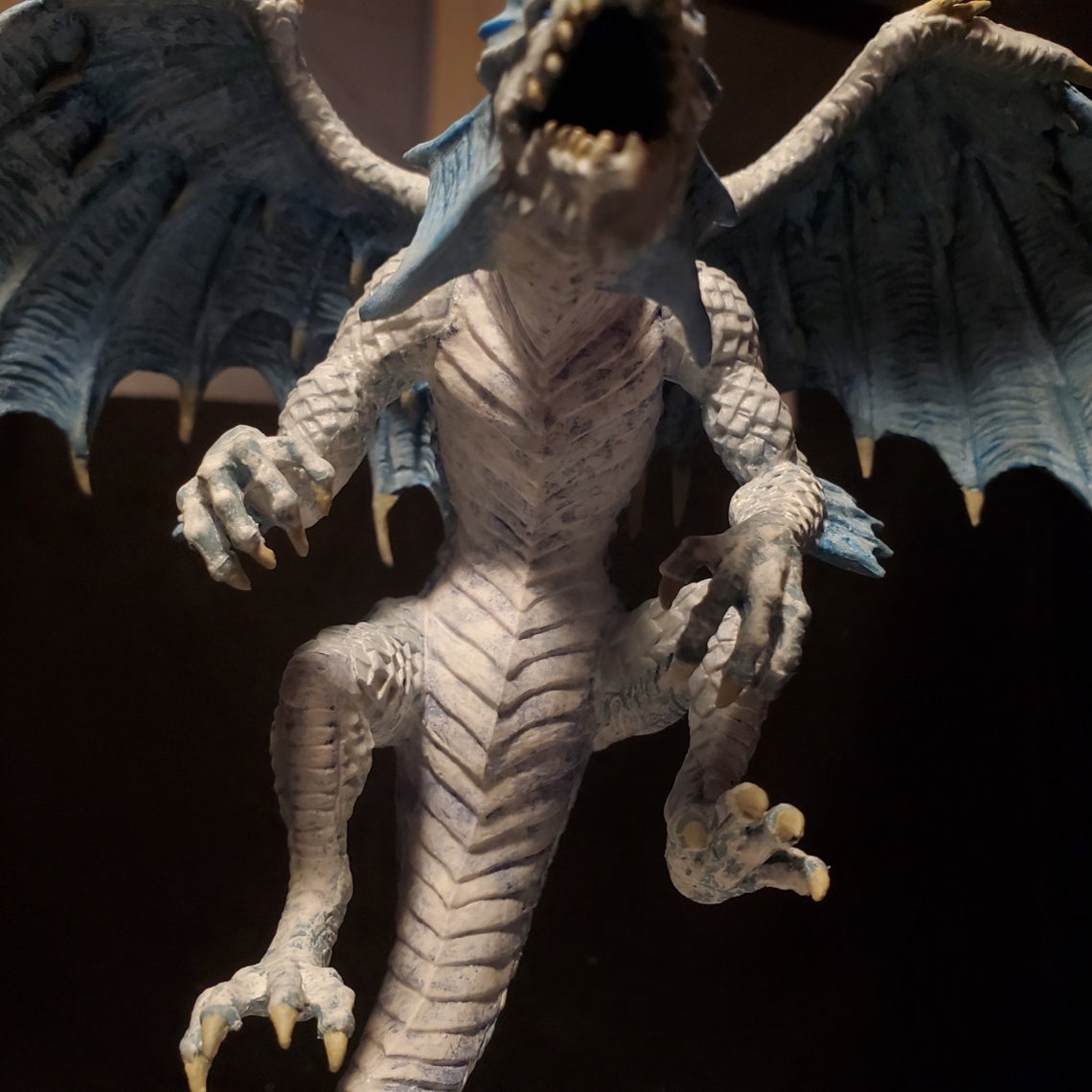 Painted Gargantuan White Dragon D&d/pathfinder Miniature - Etsy
