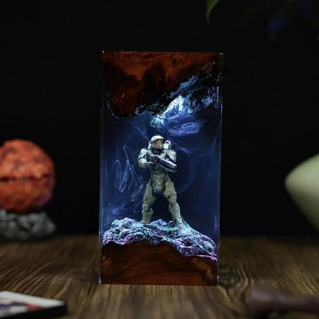 Halo Master Chief Resin Light Sculpture | Sci-fi Gamer Decor ...