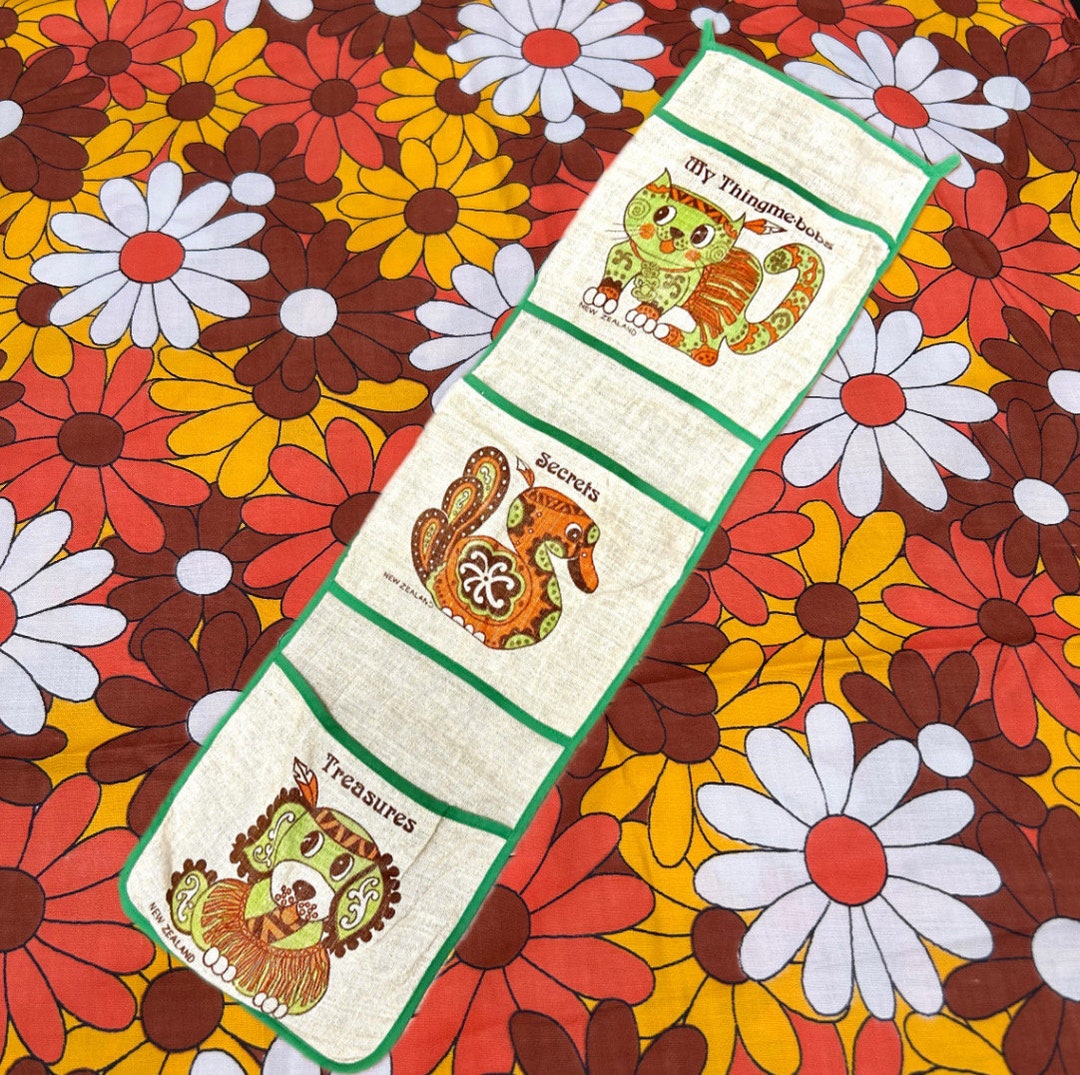 Retro Kitsch Vintage Kids Novelty Wall Hanging With Pockets Organiser ...