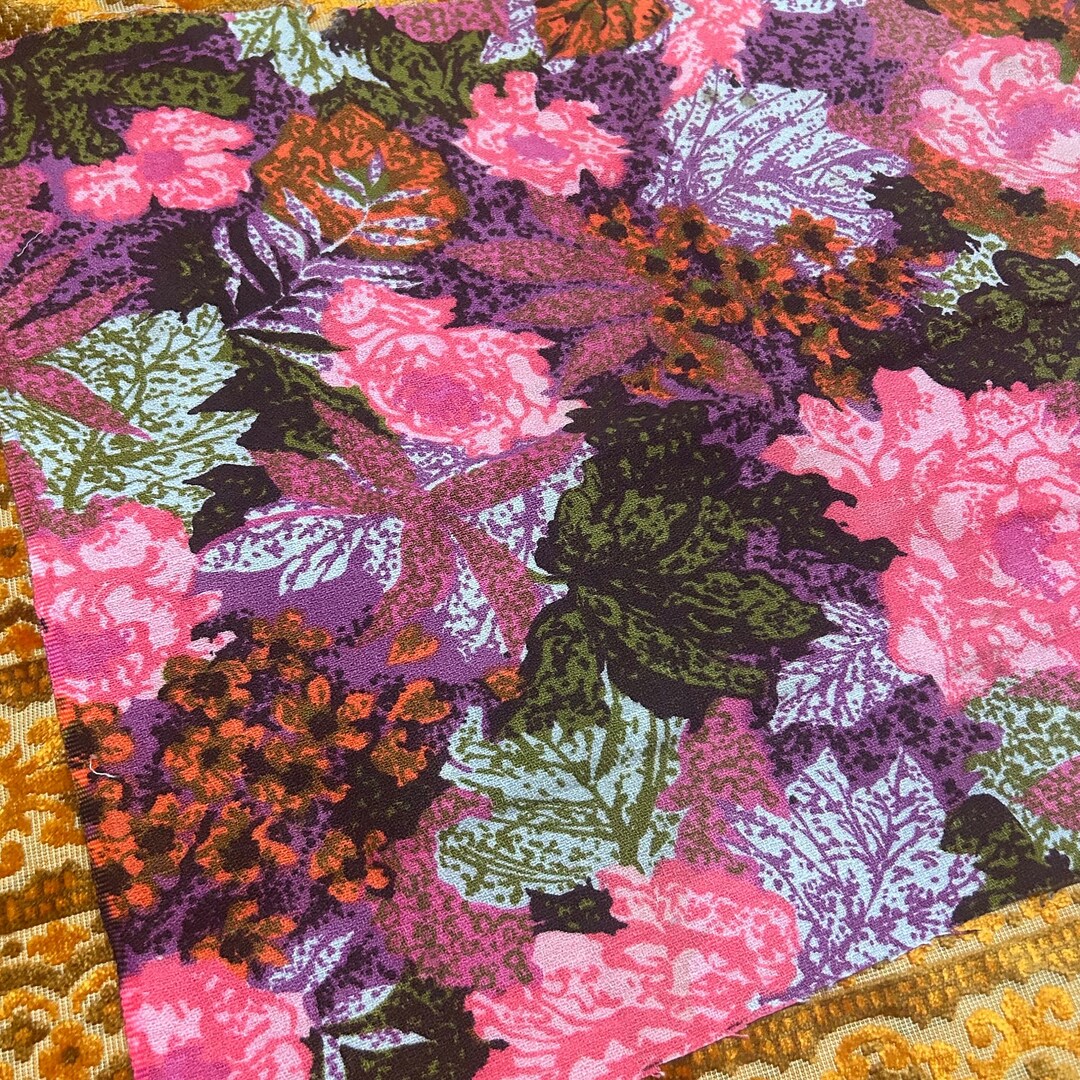 Retro Flower Power Bark Cloth Style Fabric Floral Vintage Groovy 60's ...