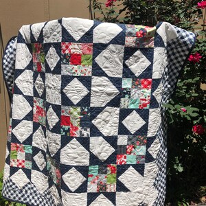 SUNDAY PICNIC Moda Sunday Stroll Pastry Shop Charm Quilt Kit Bonnie ...