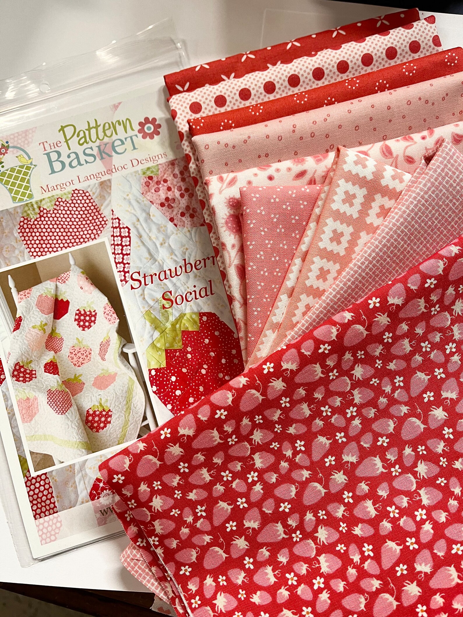 Quilt Kit STRAWBERRY SOCIAL the Pattern Basket Moda Prints - Etsy