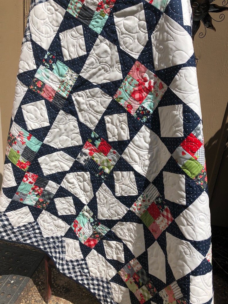 SUNDAY PICNIC Moda Sunday Stroll Pastry Shop Charm Quilt Kit Bonnie ...