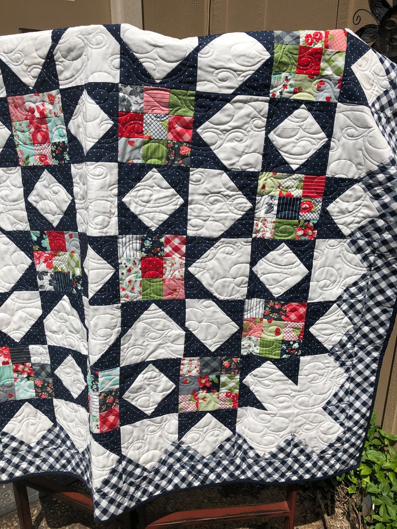 SUNDAY PICNIC Moda Sunday Stroll Pastry Shop Charm Quilt Kit Bonnie ...